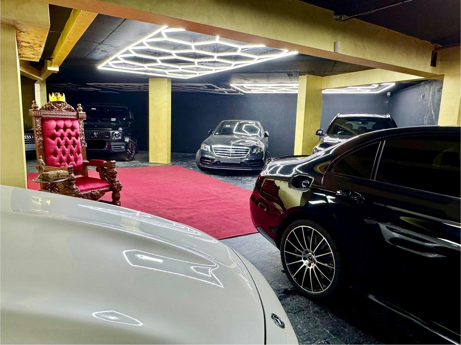 Petel.bg - новини - 100 лева под чистачките и златен кръст на огледалото на "Мерцедес"-а: ГДБОП ...